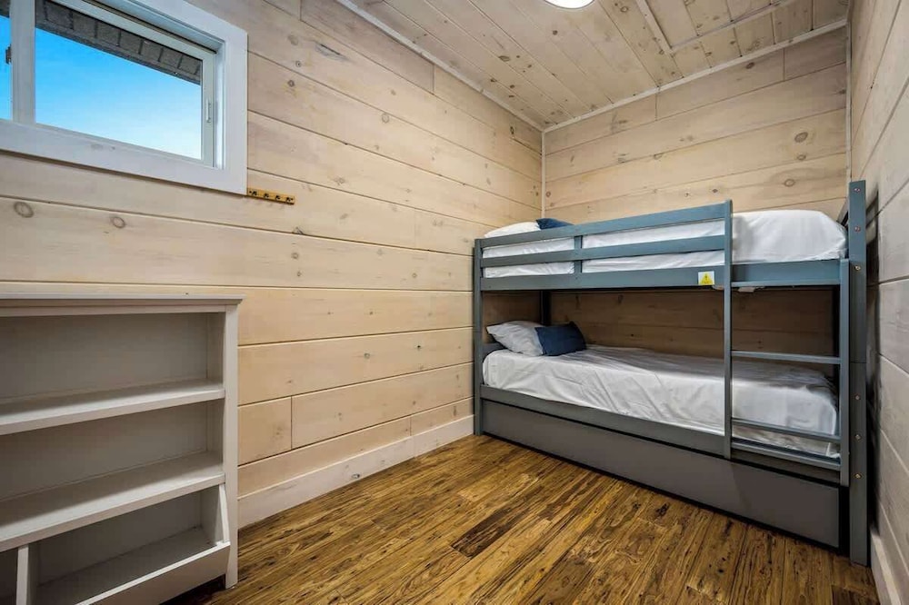 Sleeps 18 Views 2 HotTubs Family Reunion Retreat - Gatlinburg | Vrbo