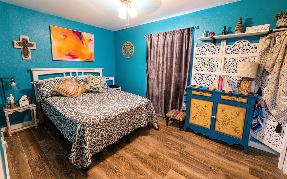 Perfect & Private - 2 Lg Bedrooms, Huge Kitchen, Hot-tub & More "Summer Special" - Harlingen, TX