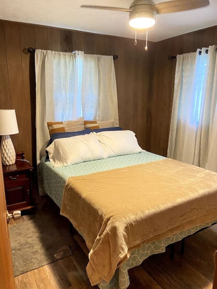 Laidback Island Living Close To Beach & Shopping - Hilo, HI