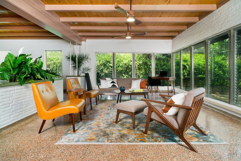 A Wonderful Time Events, Mid Century Modern Historic Palm Blvd - Brownsville