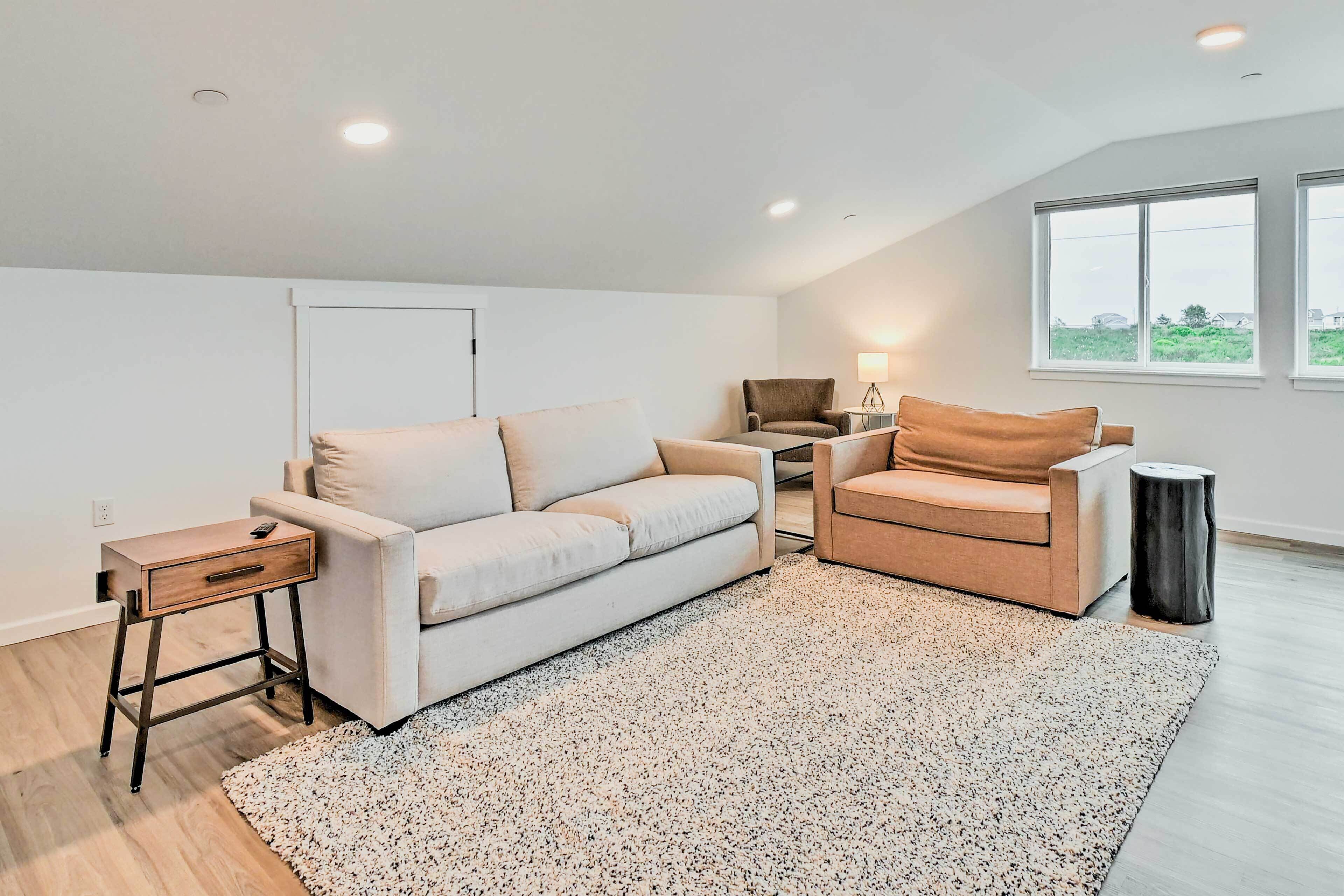 Modern Ocean Shores Getaway With Dock! - Ocean Shores