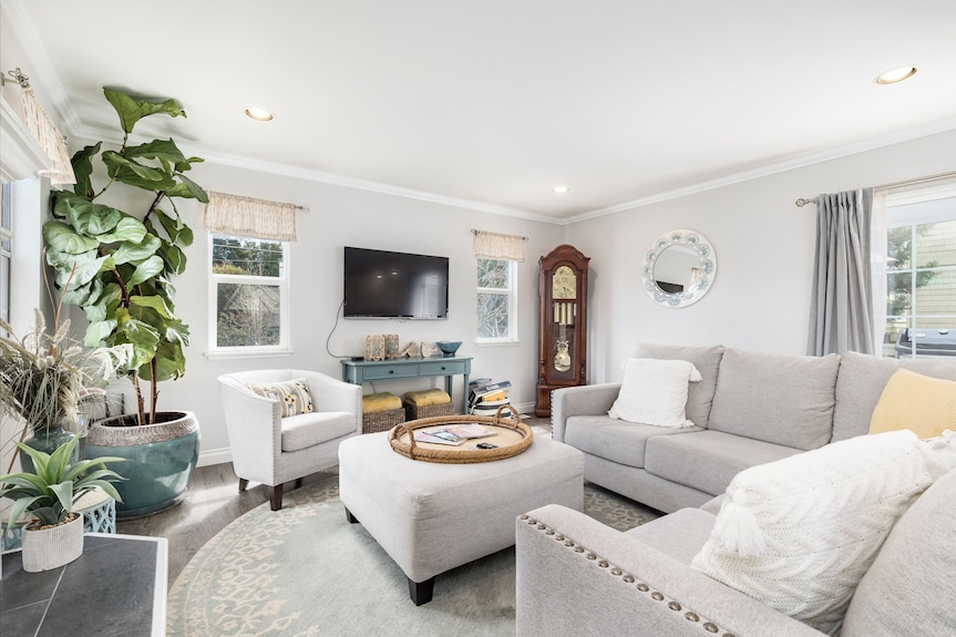 Stunning, Beach Home Near Santa Cruz Beach & Boardwalk, Walk Downtown! Superhost - Santa Cruz, CA