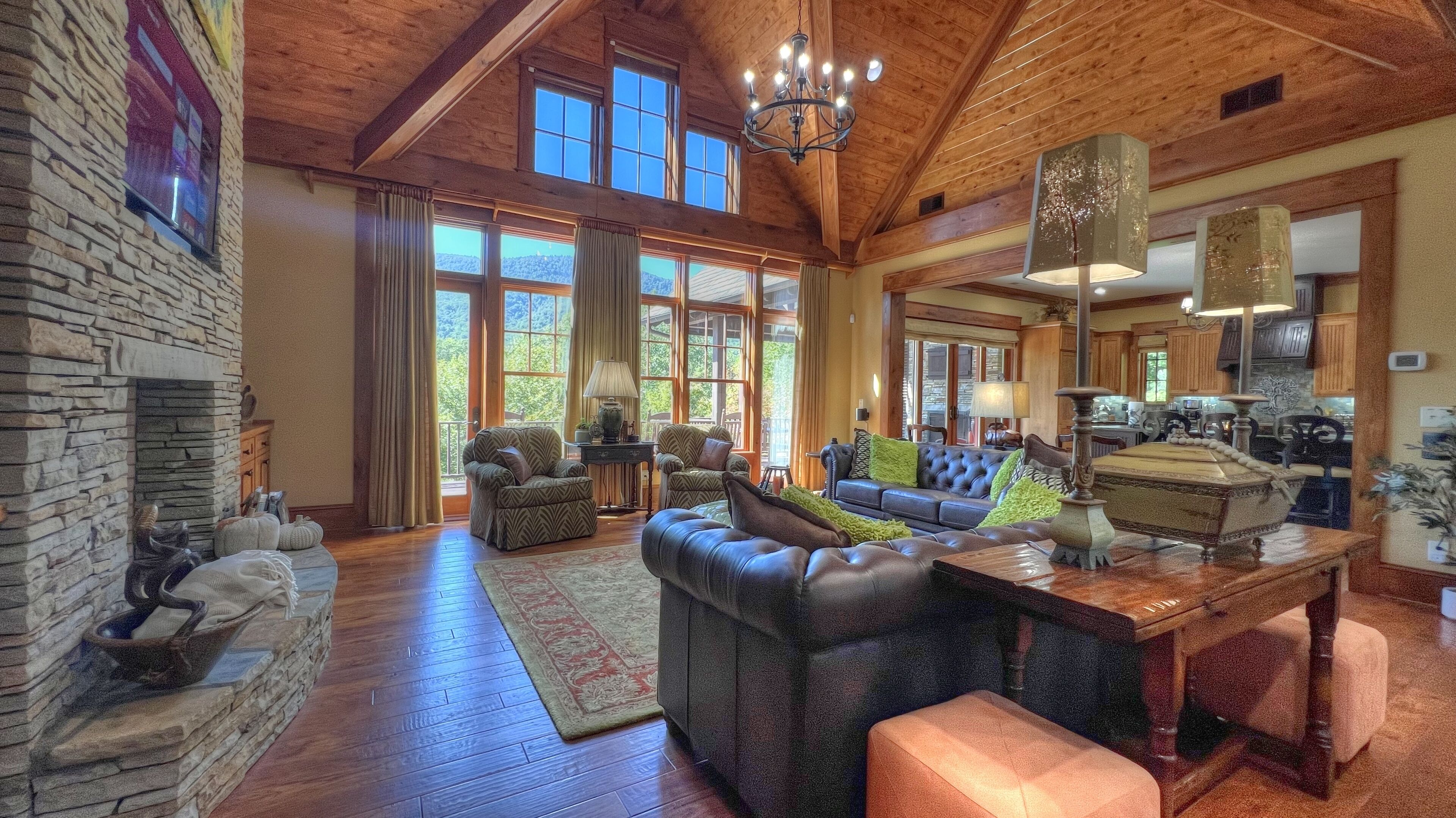 Stately Mountain View Sanctuary, Private Pool & Hot Tub, Resort Amenities, Fazio Golf Course! - North Carolina