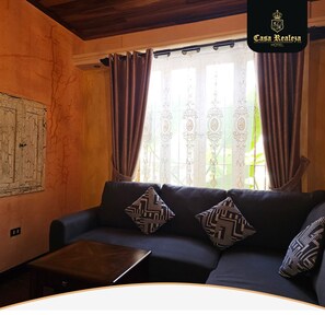 Quarto Familiar, 1 quarto, não fumadores, vista para o jardim | Sala de estar | Smart TV de 32 de polegadas com canais digitais, televisor, Netflix 