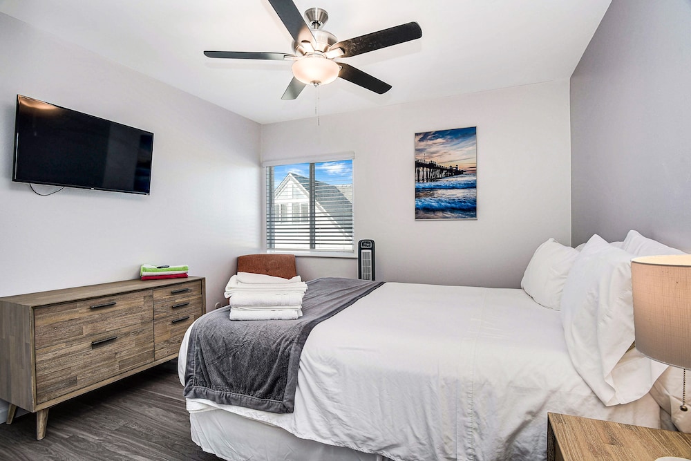 Luxury Top Floor, 2 Bed #10 - 167 Steps To Mission Beach And Boardwalk. - San Diego, CA