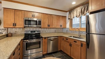 Condo, 3 quartos | Cozinha privada | Geladeira, cafeteira/chaleira, torradeira