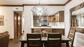 Apartamento em Condomínio Fechado, 2 quartos | Restaurantes