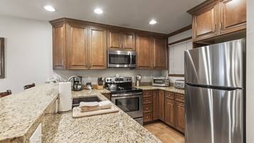 Cozinha privada | Um frigorífico, uma cafeteira/bule, uma torradeira