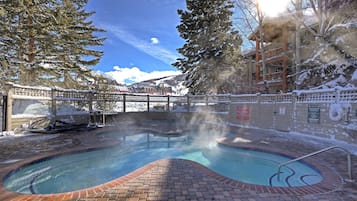 Piscina | Uma piscina aquecida