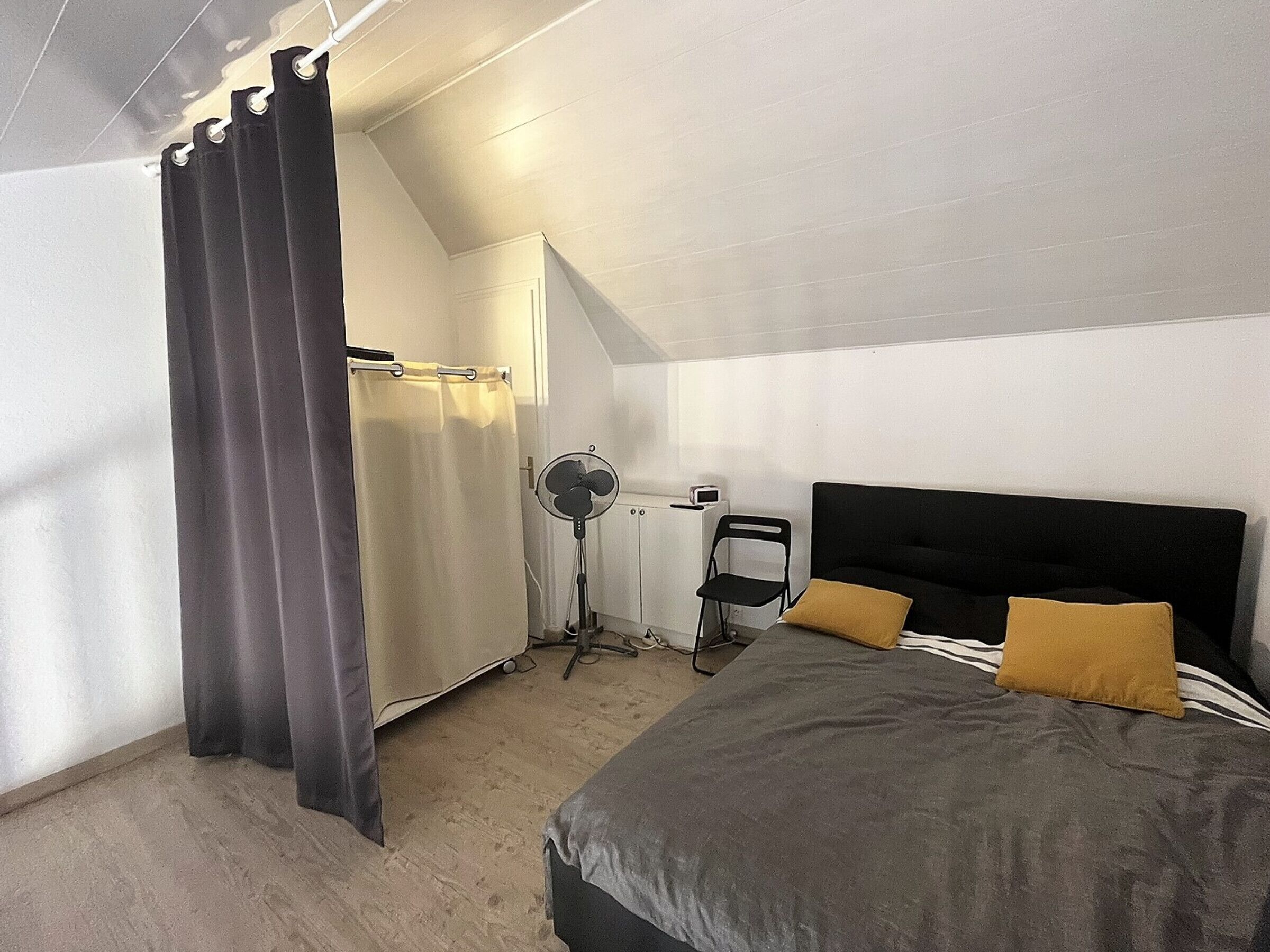 Mezzanine Studio Near The Sea With Balcony - 레 사블르돌론느