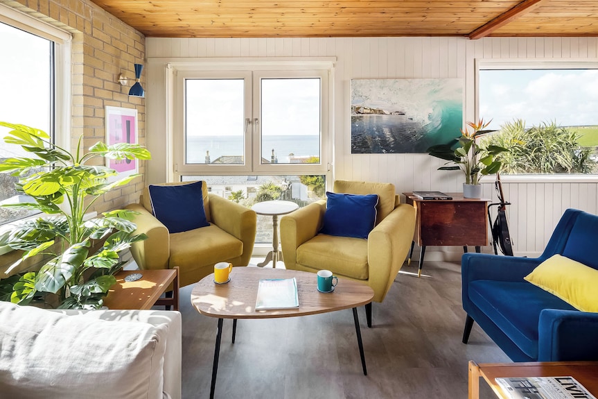 Sunset Beach House, Porthleven, With Panoramic Sea Views. Comfortably Sleeps 10 - Helston