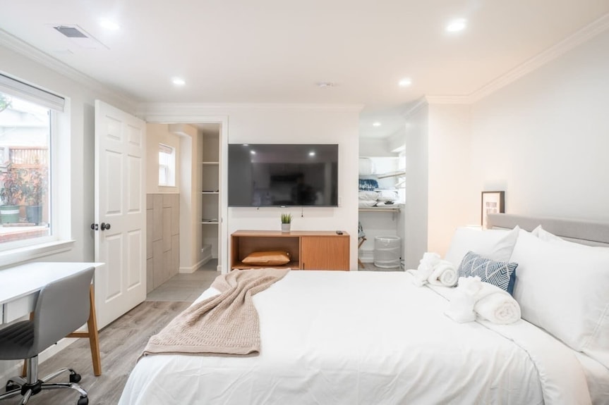 Luxo Stays |Modern Studio| Near Sfo, Westlake Bart - Baker Beach, CA