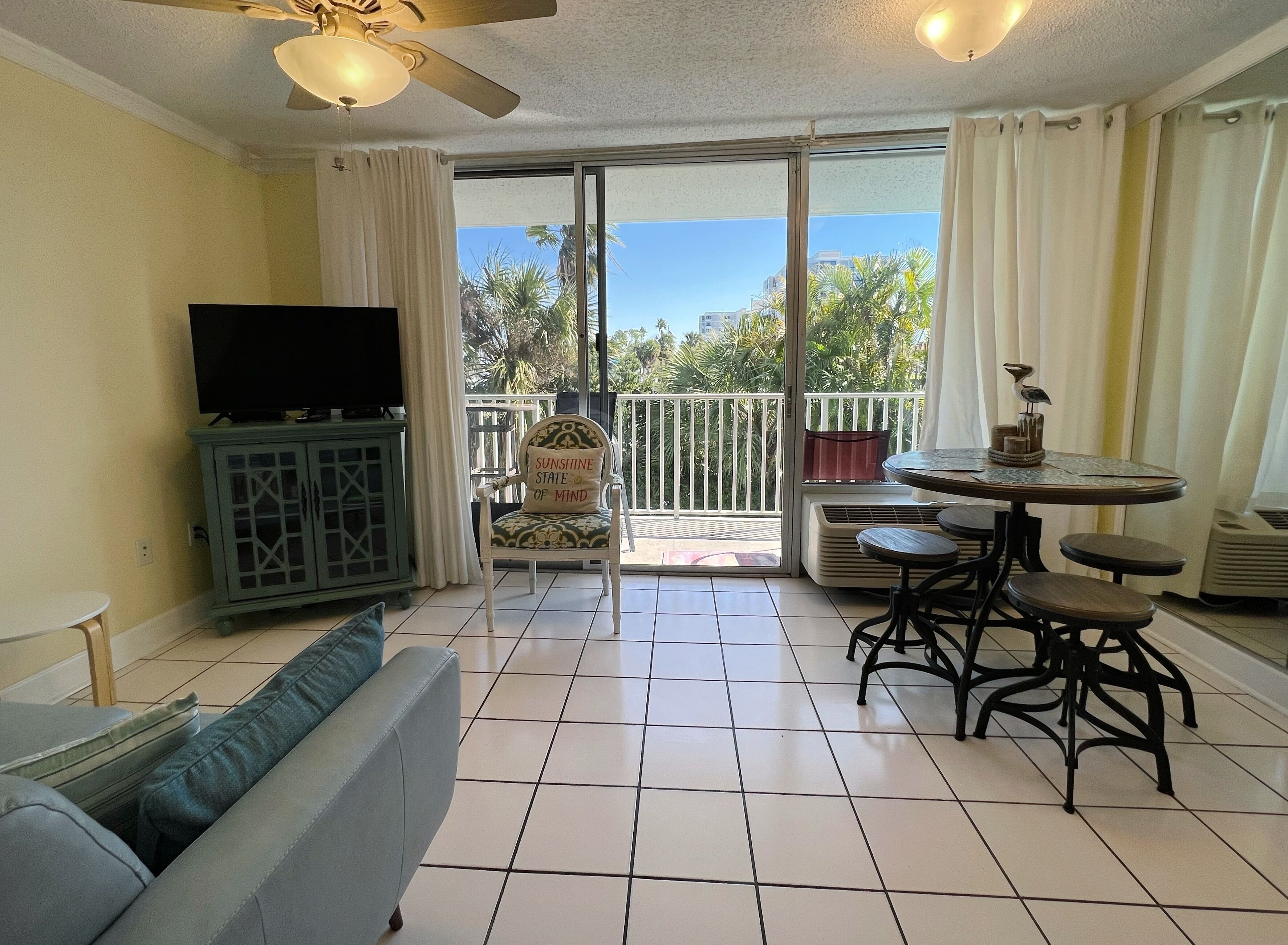 Pool Open!! Clearwater Beach Studio- On The Water And Walkable To Fun!! - Clearwater Beach, FL