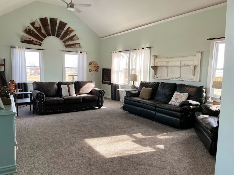 The Farmhouse At Red River Farms - El Paso, IL