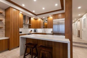 Condo, 2 quartos | Cozinha privada | Geladeira, fogão, cafeteira/chaleira, torradeira