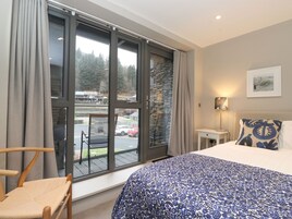 2 quartos, individualmente decorados, individualmente mobiliados