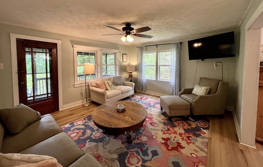 Nrg, Peaceful Cabin On 4 Acres! 7 Min To The Bridge & 15 Min To Hawks Nest Park - 파예트빌