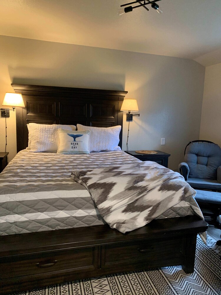 Ocean Front Sunset Shore Retreats "Sea Otter Snooze" - Del Norte County ...