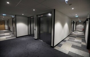 Secretária, quartos insonorizados, Wi-fi grátis 