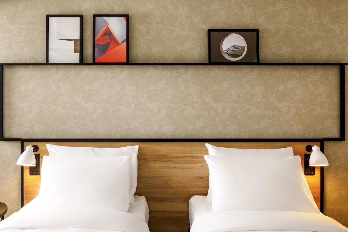 Quarto Standard, 2 camas individuais | Secretária, Wi-fi grátis, roupa de cama fornecida