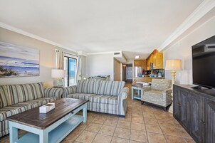 Apartamento em Condomínio Fechado, 2 quartos, vista para o oceano (SU0501) | Sala de estar