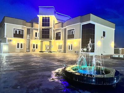 Clique Court Hotel & Suite