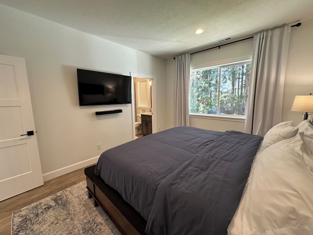Custom-built Detroit Lake House -- Walking Distance To The Lake And Town! - Detroit Lake State Recreation Area, Detroit