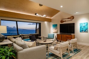 Condo, 4 quartos | Área de estar | Smart TV