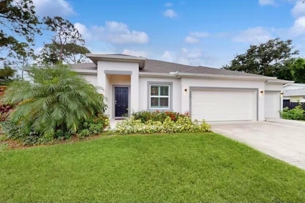 Beautiful, new construction Home 10 minutes to the beach! Reviews ...
