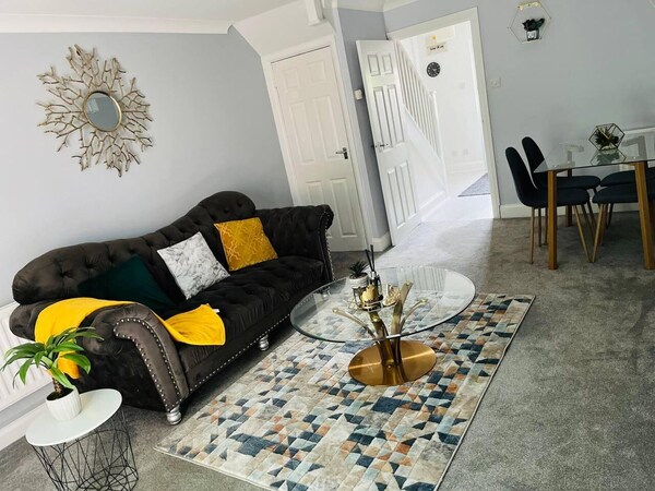 Lovely 2-bed House In Rochester - Chatham