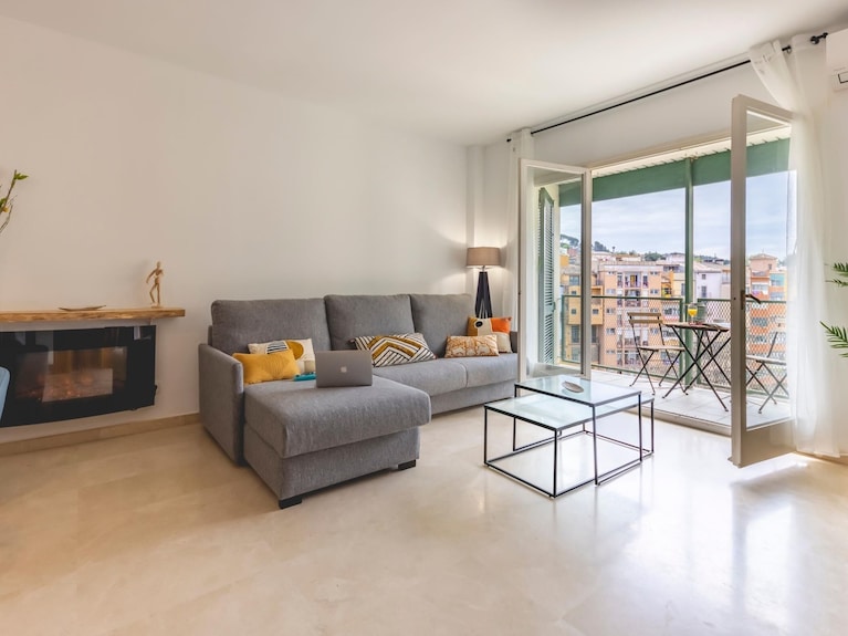 Plaça Independència Sun- Holiday Apartment In Girona | Bravissimo - Girona