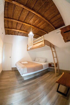 Quarto triplo básico | 1 quarto, roupas de cama premium, frigobar, Wi-Fi de cortesia