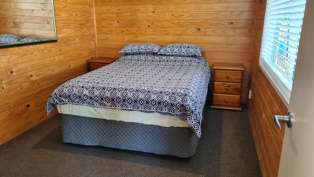 Pahi House Beautiful Harbour Views - 5 Minute Walk To Pahi Wharf - Paparoa