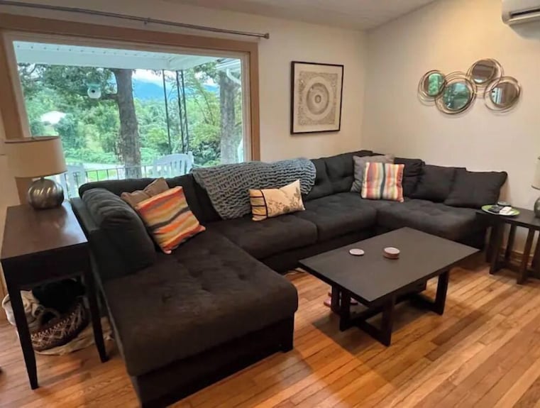 Blue Ridge Mountain Cottage Close To Everything Asheville Has To Offer. - Asheville, NC