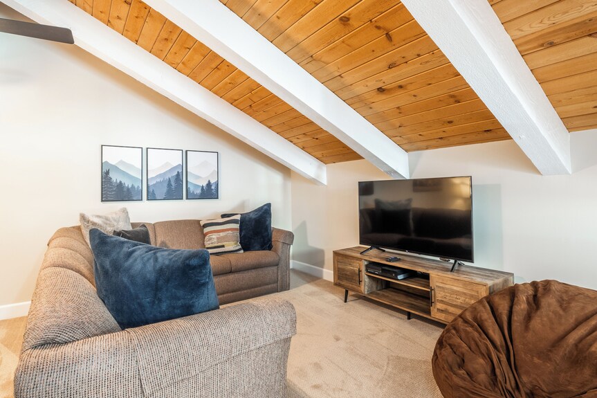 Fully Remodeled: Large 3bd+loft/3ba Condo With Amazing Views - Sleeps 10 - Mammoth Lakes, CA