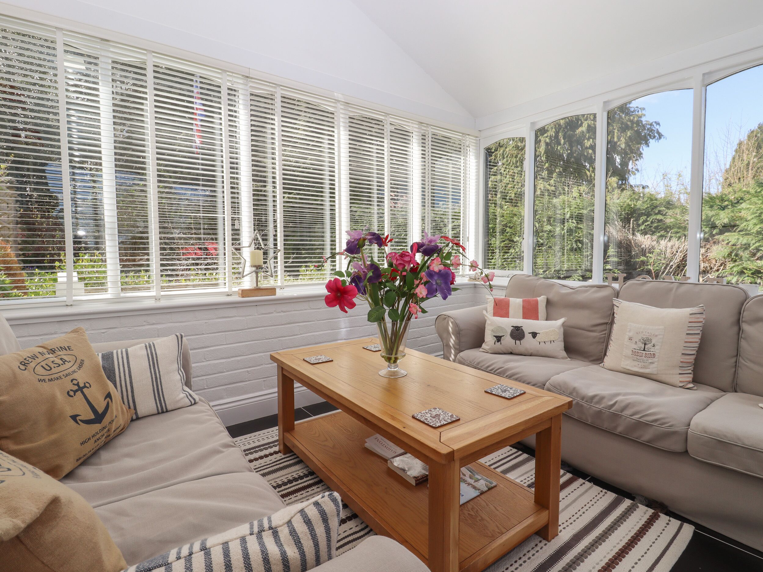 Paddock View, Romantic, With A Garden In Maidstone - Maidstone