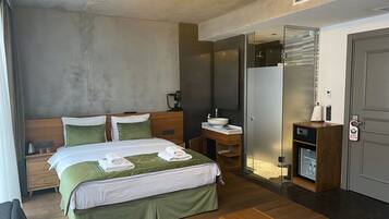 Suite Room | Roupas de cama premium, frigobar, cofres nos quartos
