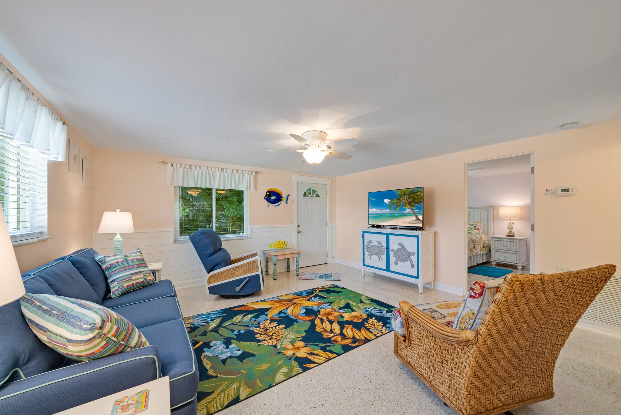 At Ease East: A Tropical Rental 1/2 Block From The Beach - Cortez Beach, FL
