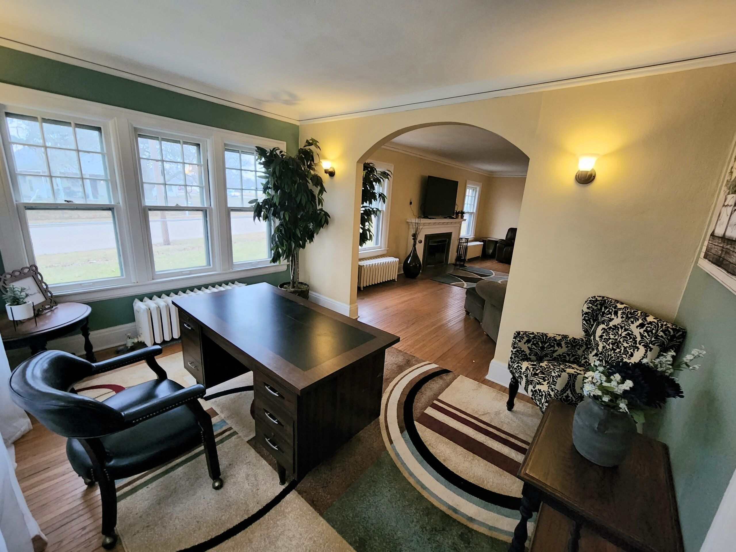 Huge Deck & Yard Near Indoor Sports Arena! Spacious! Smart Tvs! Fast Wifi! Cozy. - Rockford