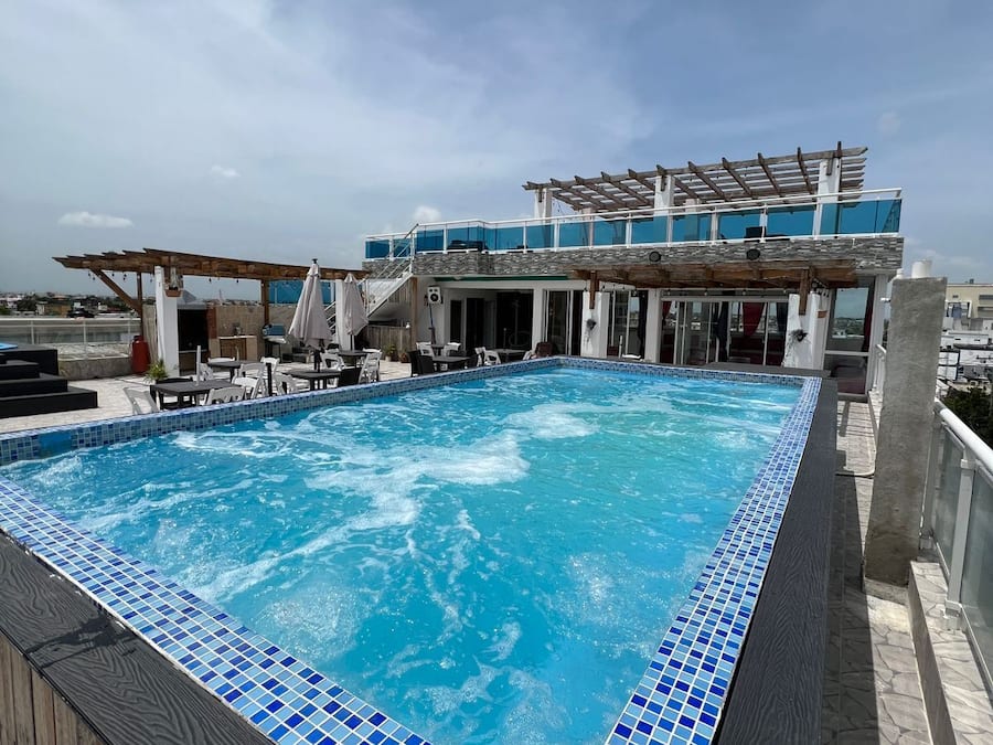 2 piscinas exteriores