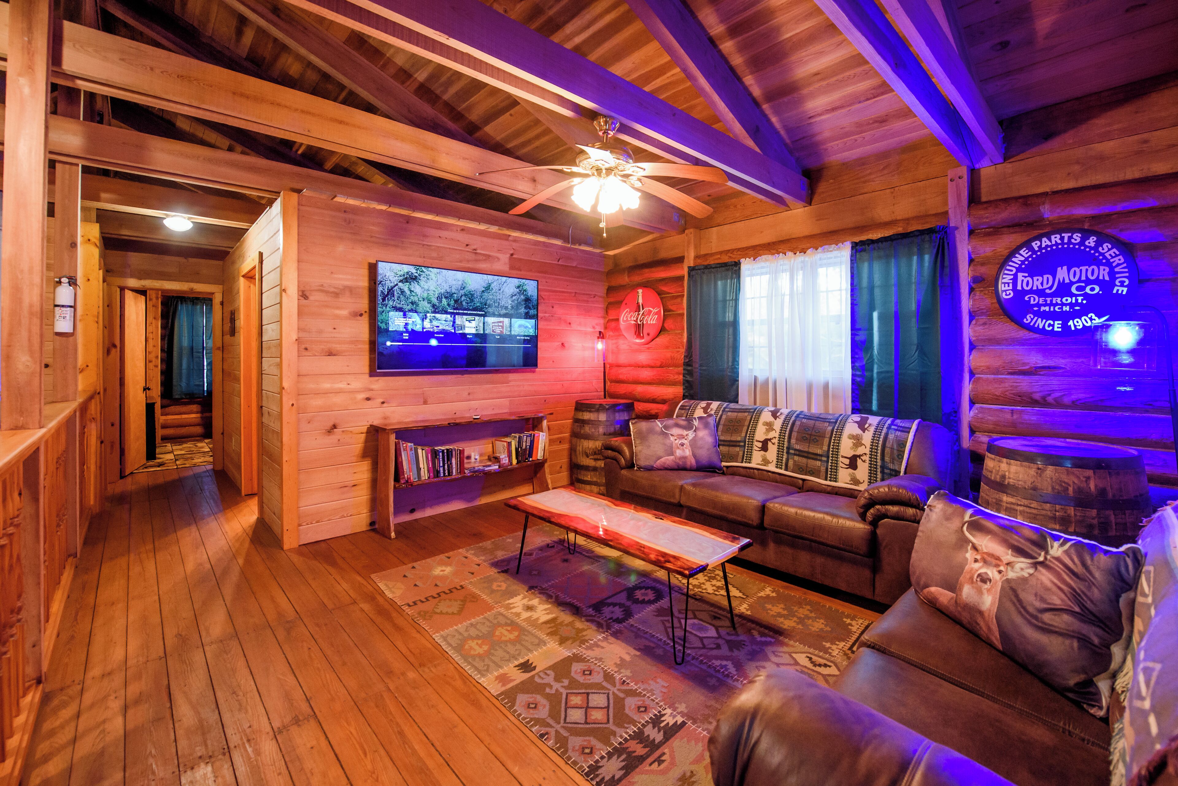 Beautiful Log Home Less Than A Half Mile From Ichetucknee Springs North Entrance - Branford, FL