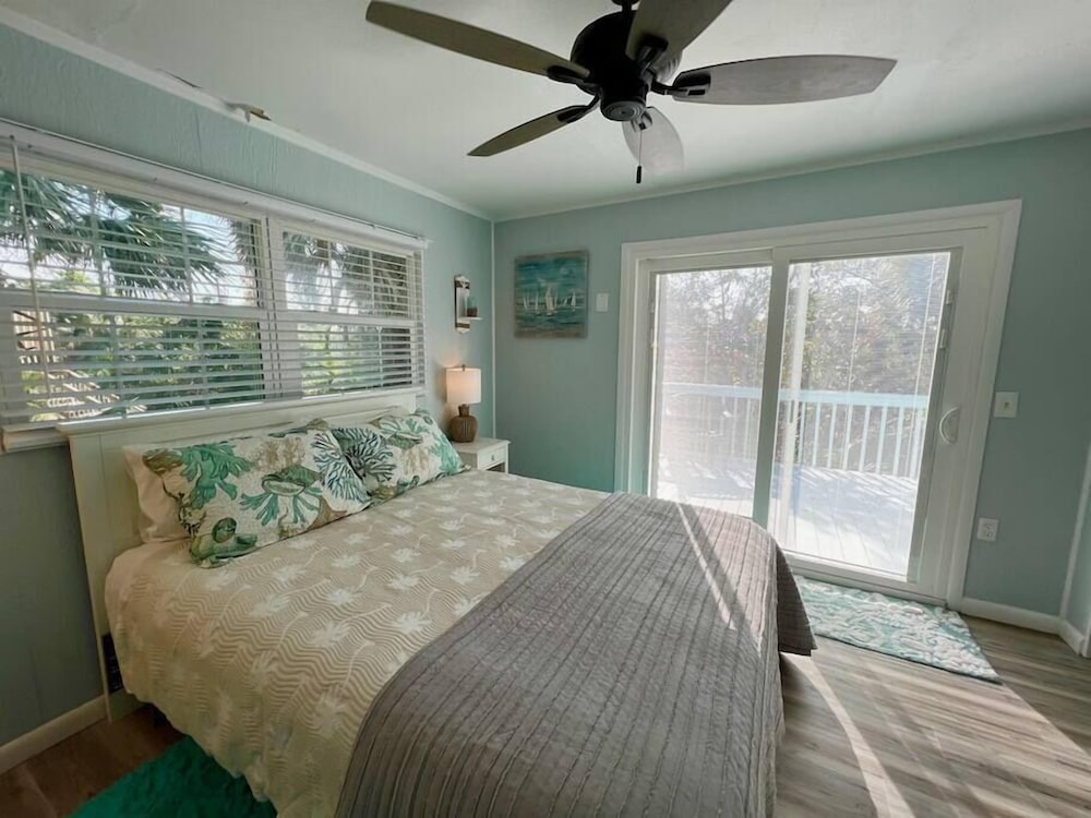 Poseidon's Dream: Cozy Bayfront Cottage with Private Dock! - Placida | Vrbo