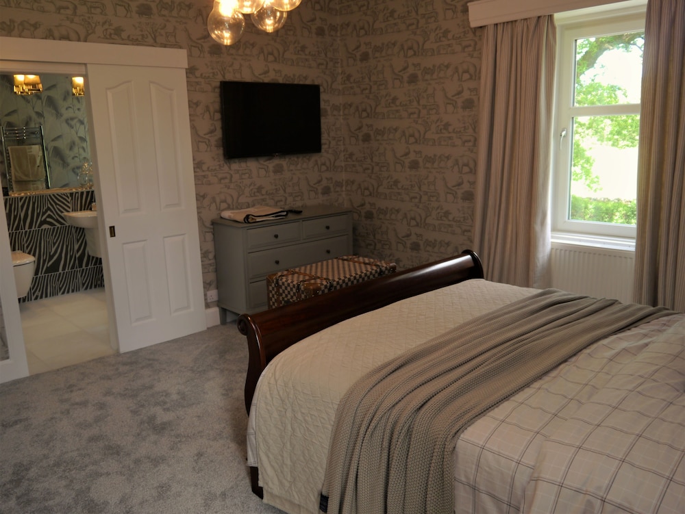Broomlands Farmhouse - A House That Sleeps 10 Guests In 5 Bedrooms - Moffat