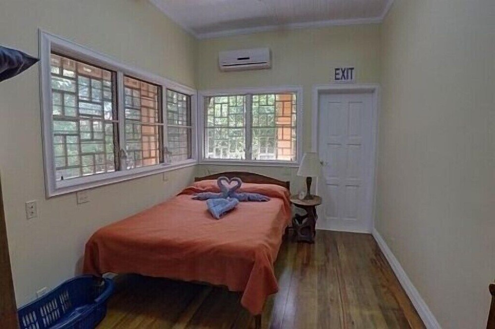 Cozy 2br Beachfront Best Location For Long Stays - Placencia