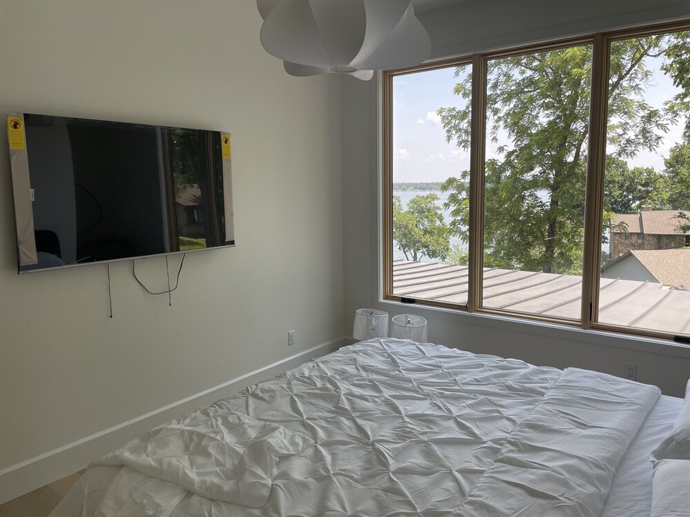 Great Location! Lakefront Modern Home! - Monkey Island | Vrbo