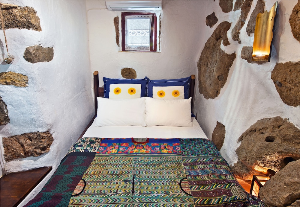 "Mpakses" 300 Years Old Cottage "Natura Cottages" With Sea View Shared Garden - Crete
