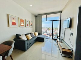 Apartamento Comfort | Sala de estar | Televisor plasma de 50 polegadas com canais digitais, televisor 