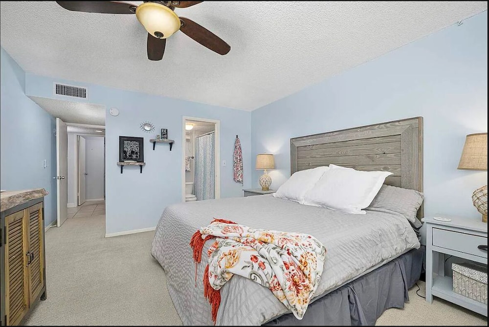 Pelican Inlet - Cozy Beach Condo!1 Block From The Beach! Sleeps 6. Pool/tennis - Matanzas State Forest, St. Augustine