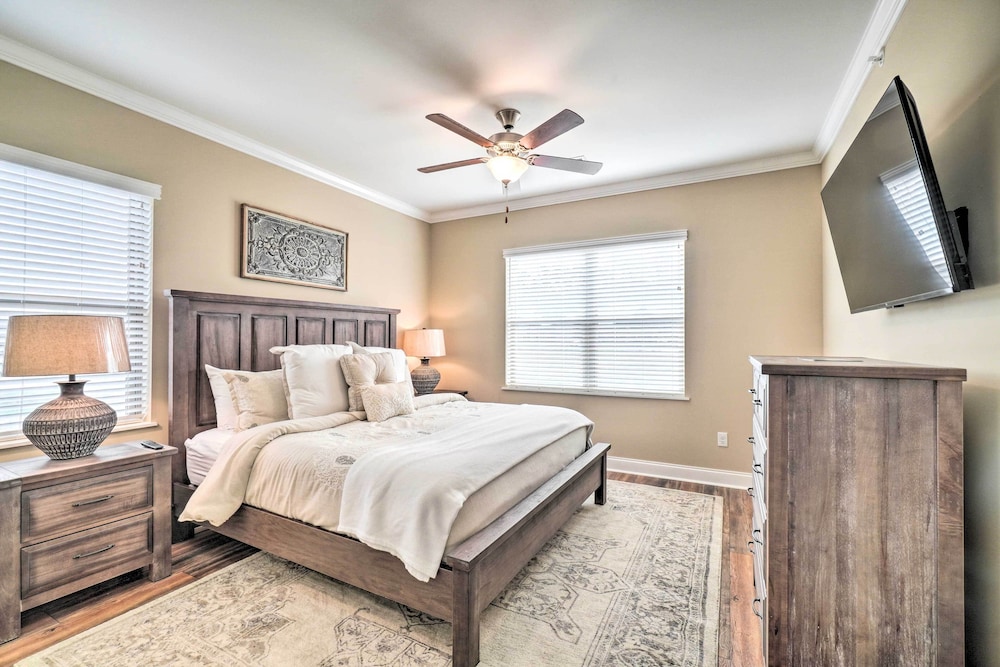 Chic Townsend Condo W/ Saltwater Pool! - Townsend, TN