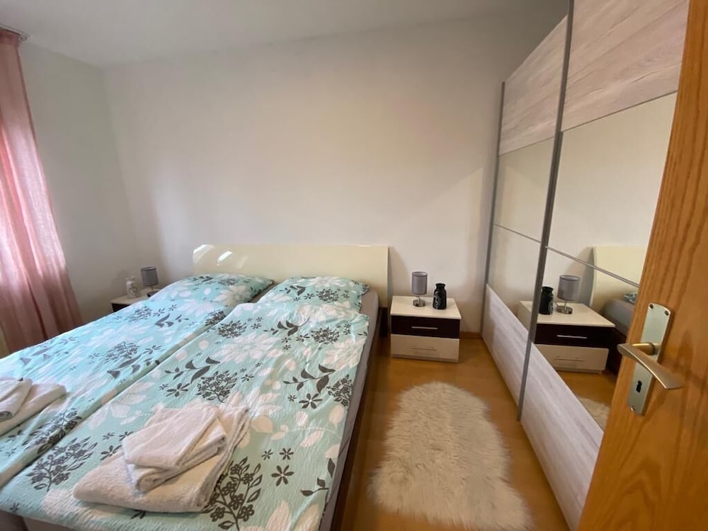 Apartment With Balcony And Garage F. Families, Students, Business Trips, Trade Fairs. - Düsseldorf